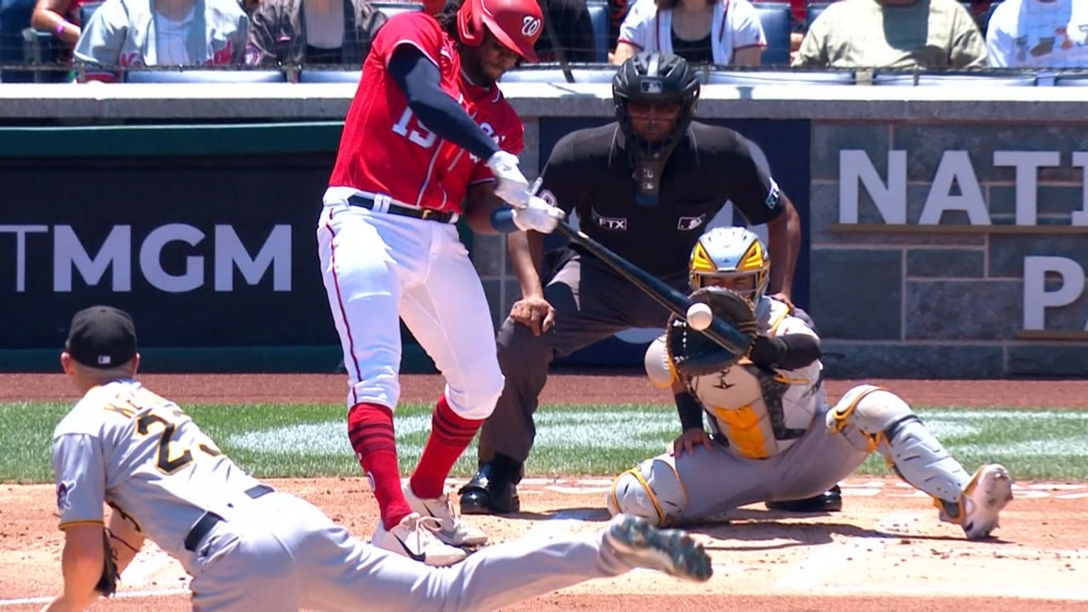 Josh Bell doubles to left-center field in the 1st | 06/29/2022 ...