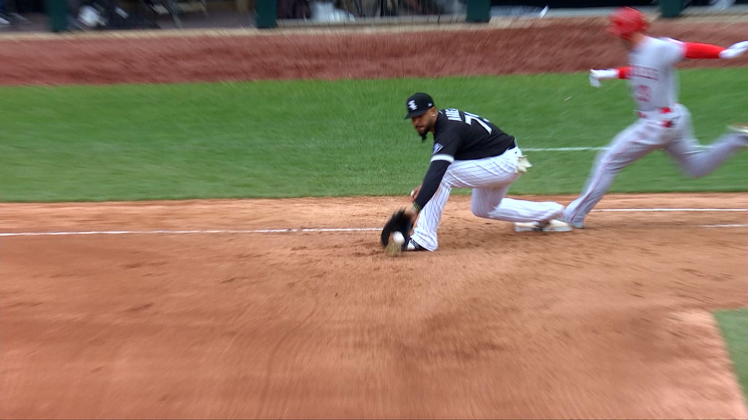 Taylor Ward reaches on a single after overturned call | 05/01/2022 ...