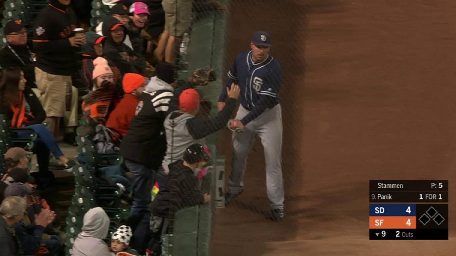 SD@SF: Renfroe makes a running grab to end the 9th | 09/25/2018 | San ...
