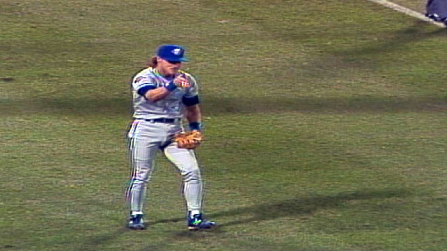 1992 WS Gm2: Gruber makes catch, does Tomahawk Chop | 10/18/1992 | MLB.com