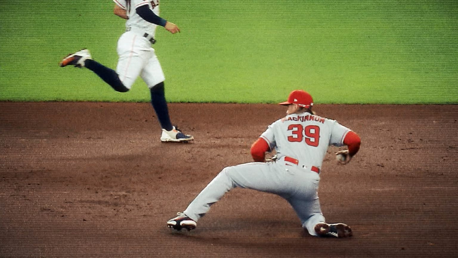 Daily Dash: MacKinnon dives, Santander elevates | 07/03/2022 | MLB.com