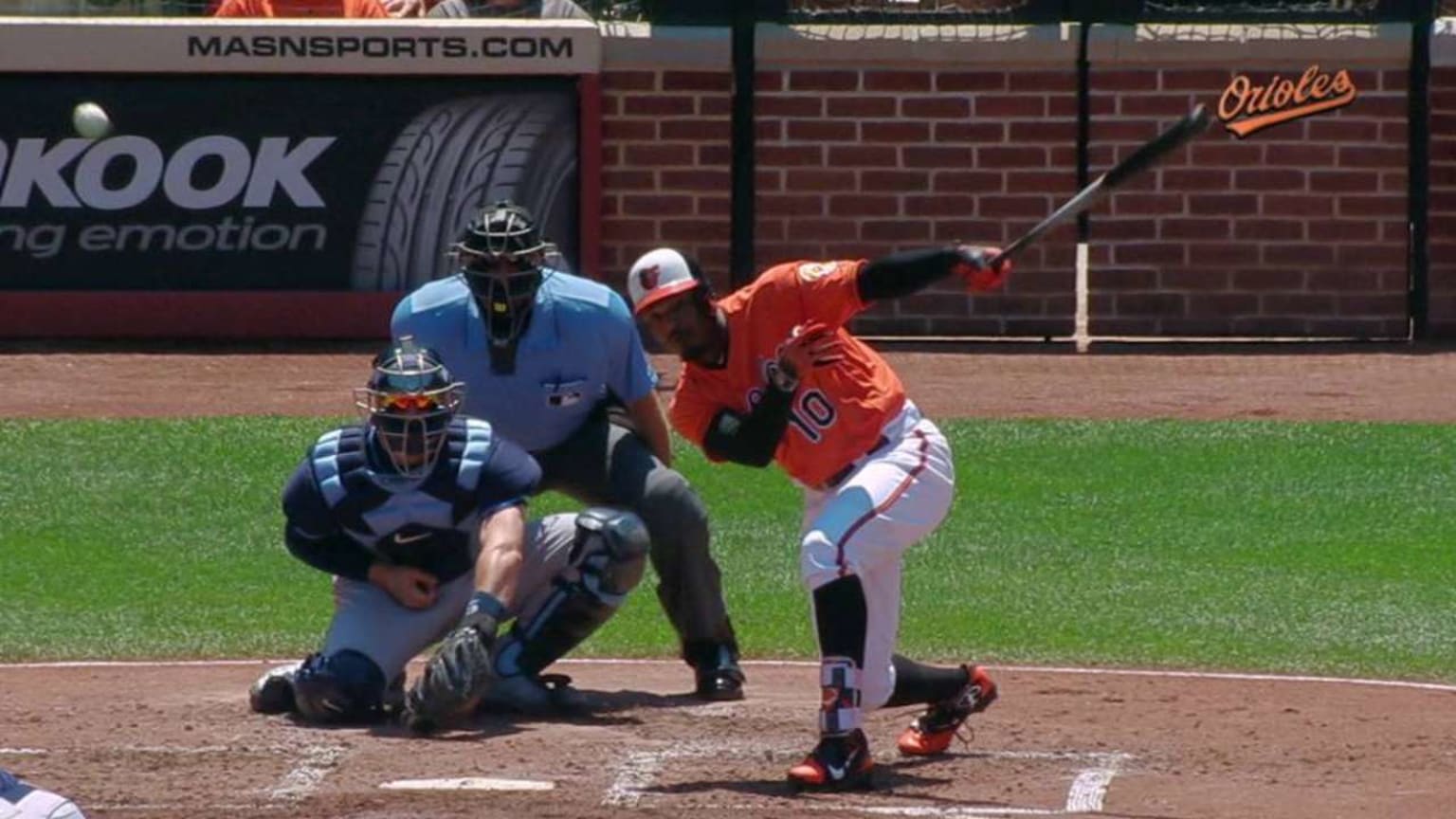 Jones' RBI single | 06/25/2016 | MLB.com