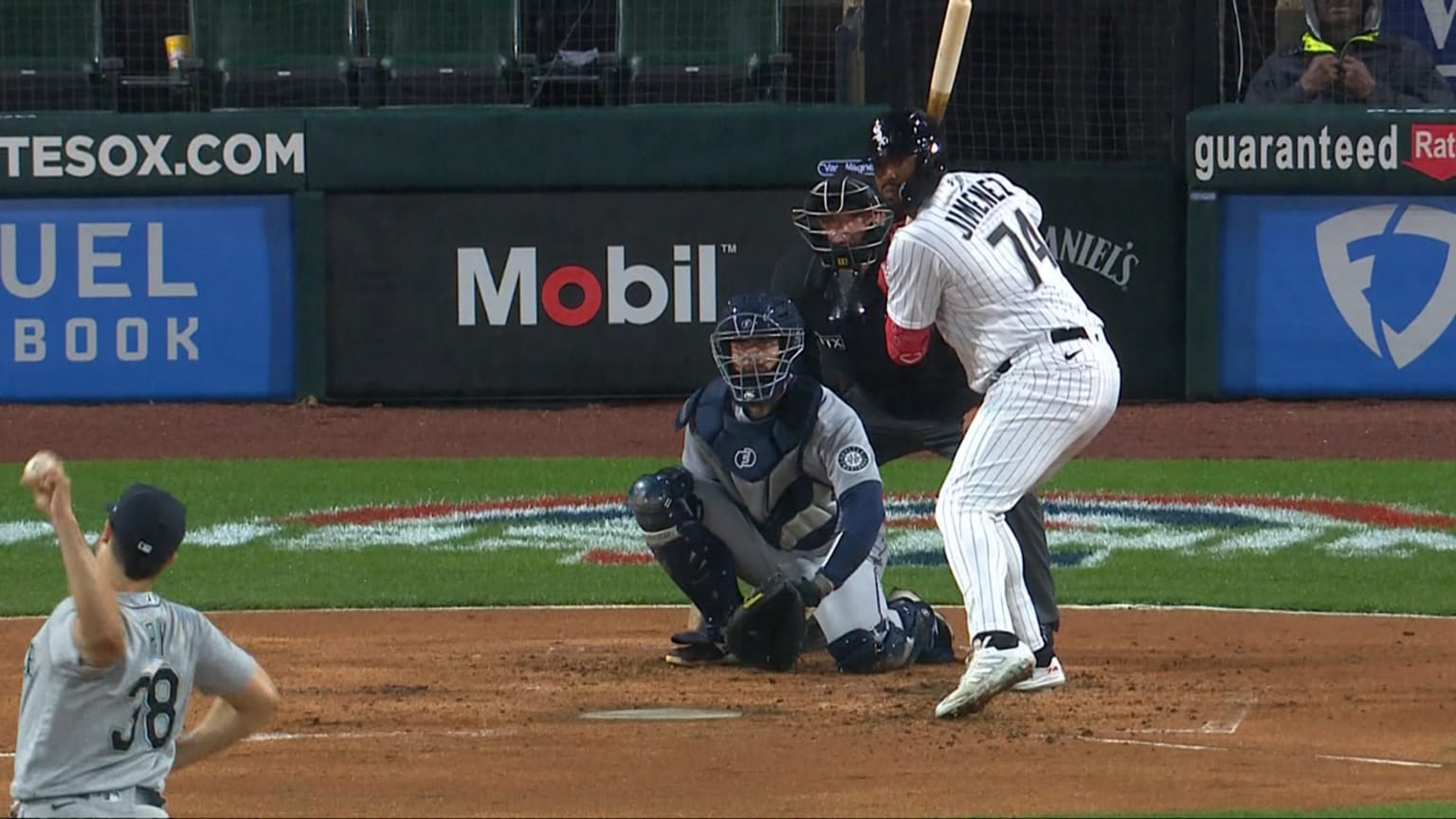 Eloy Jiménez launches a solo home run to left field | 04/13/2022 | MLB.com