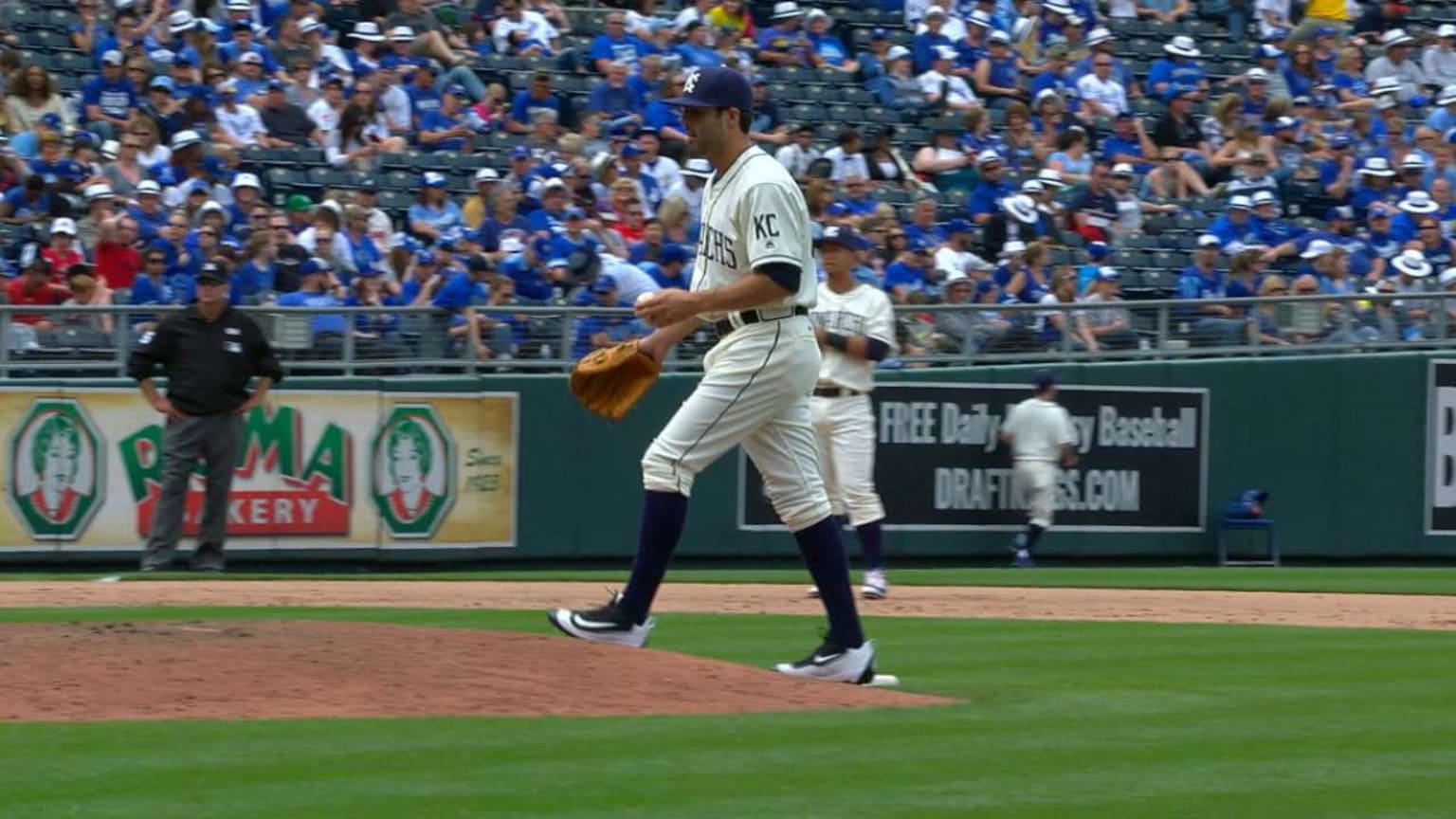 ATL@KC: Alexander fans four in scoreless relief | 05/15/2016 | Los ...