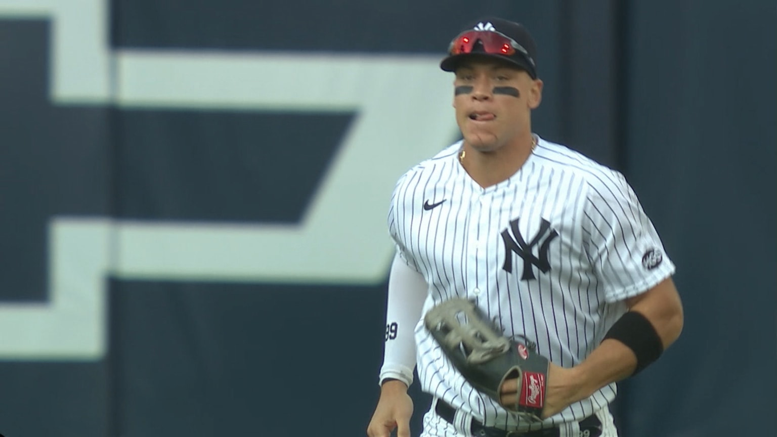 Aaron Judge makes a terrific leaping catch in right | 10/07/2020 | MLB.com
