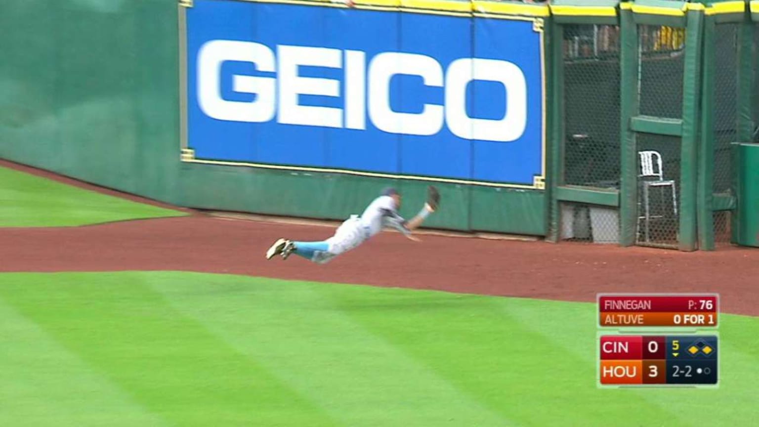 CIN@HOU: Hamilton makes insane diving catch, gets DP | 06/19/2016 ...