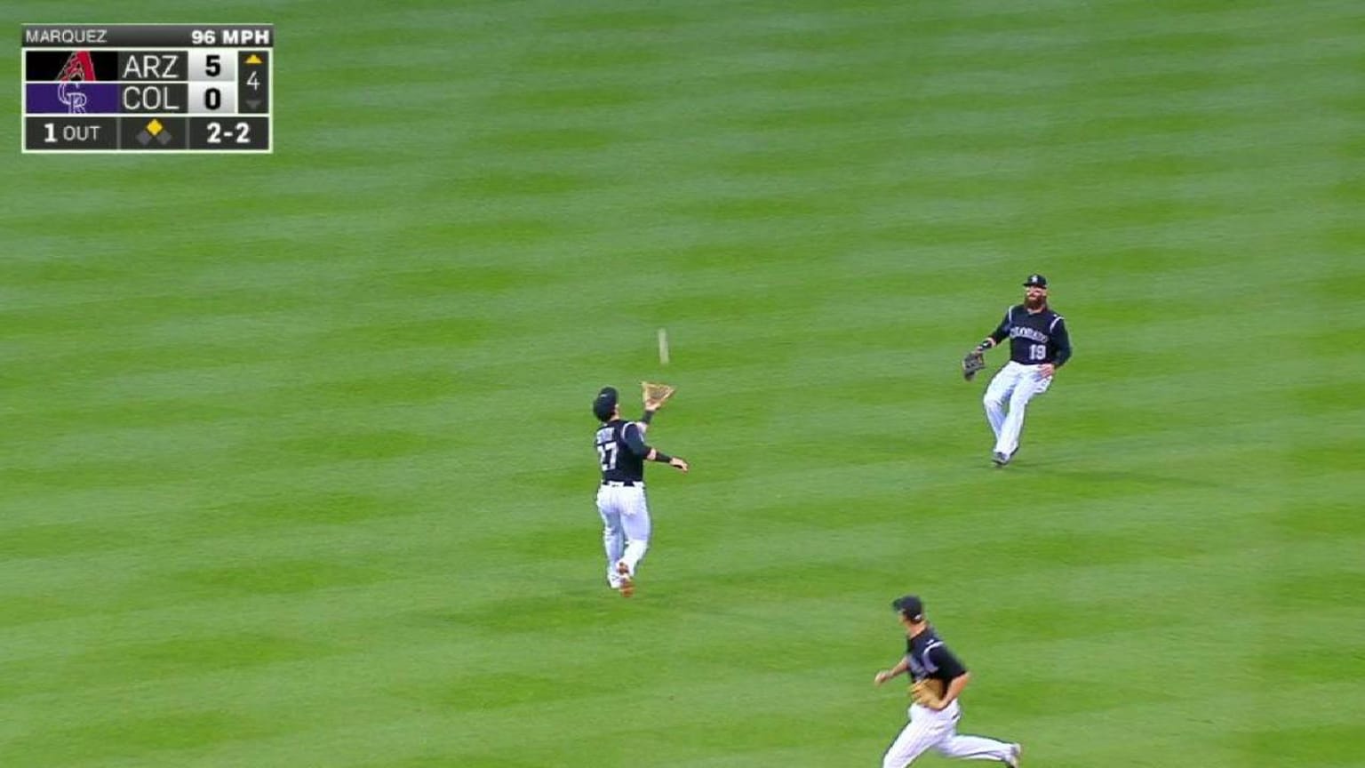 ARI@COL: Story makes an over-the-shoulder catch | 05/05/2017 | MLB.com