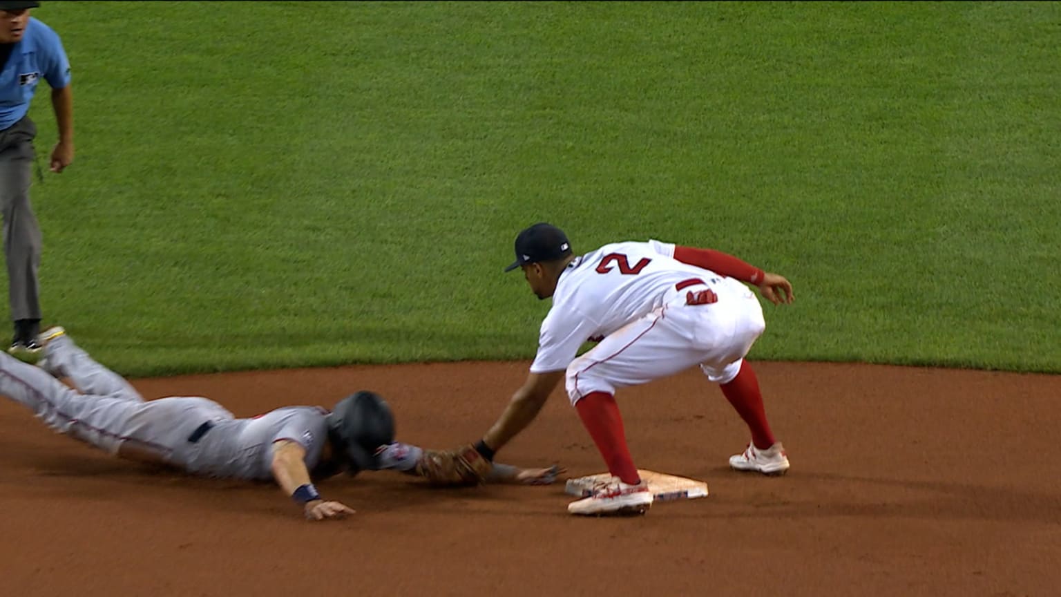 Jake Cave es out en 2da base tras una revisión | 24/08/2021 | Los Twins ...