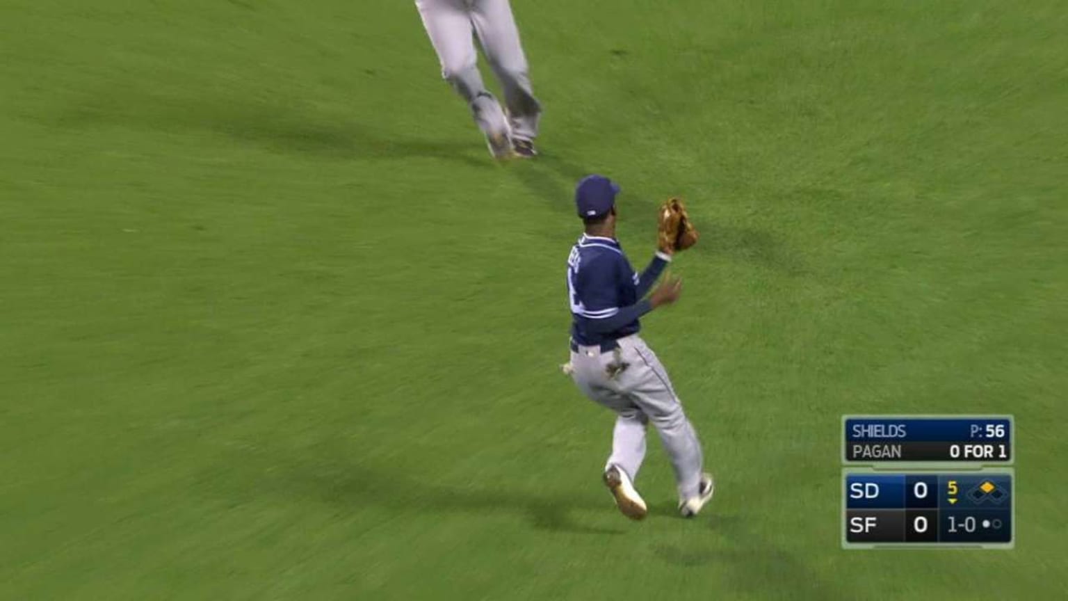 Weeks' over-the-shoulder catch | 04/26/2016 | MLB.com