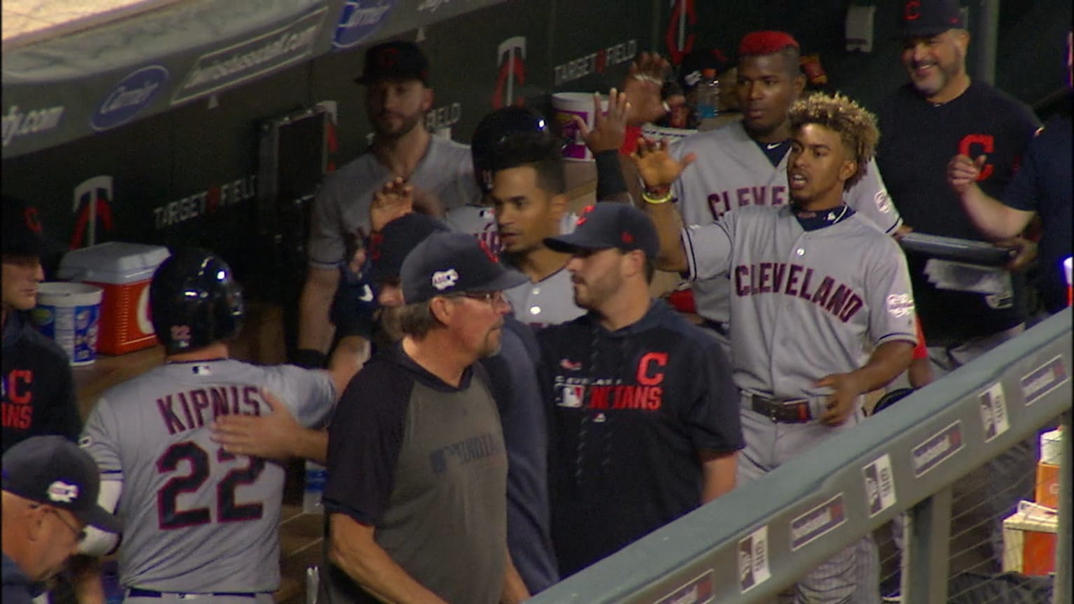 Indians score 5 in the 5th | 08/09/2019 | MLB.com