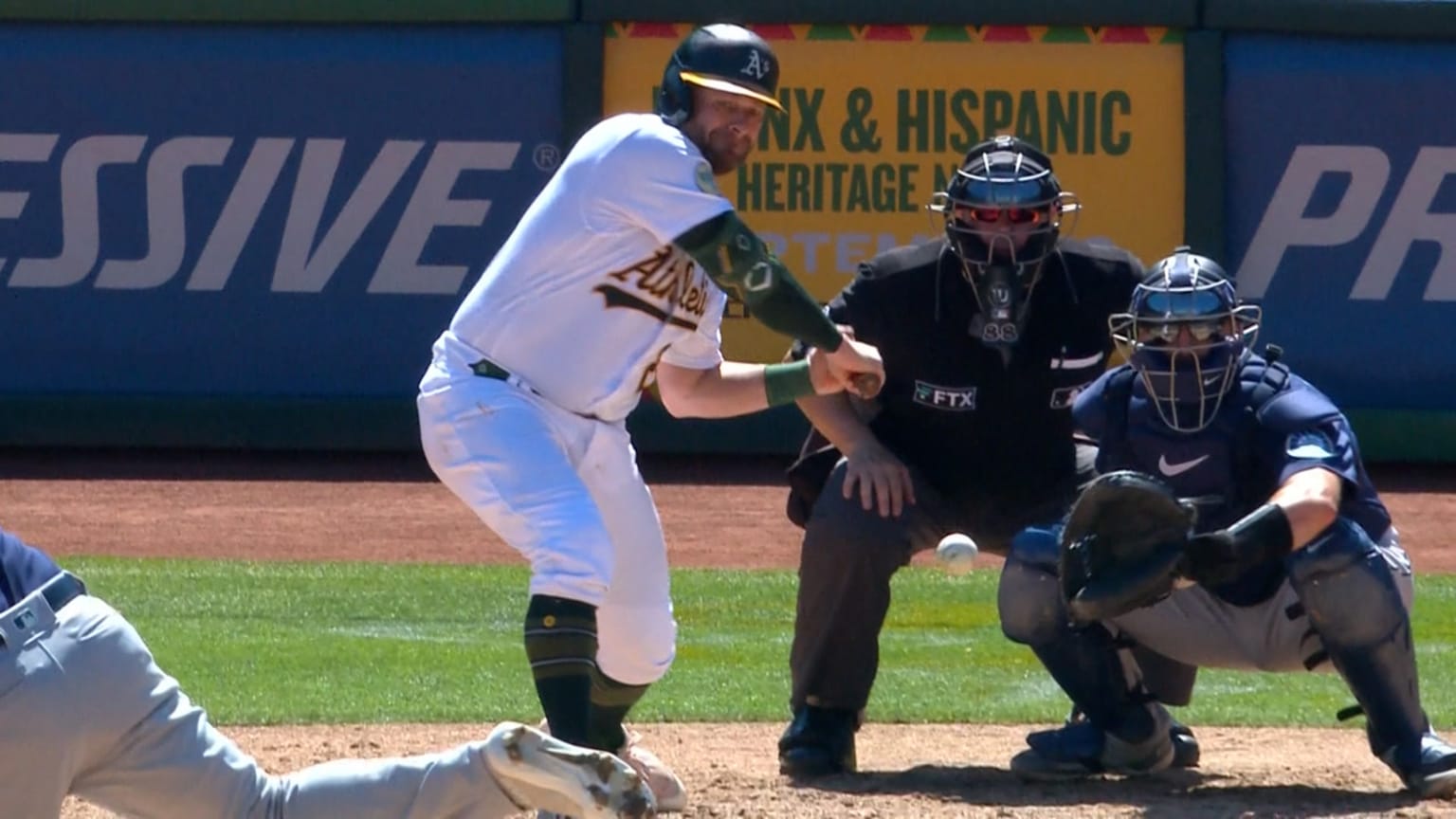 Stephen Vogt plates Tony Kemp with an RBI single | 08/21/2022 | Athletics