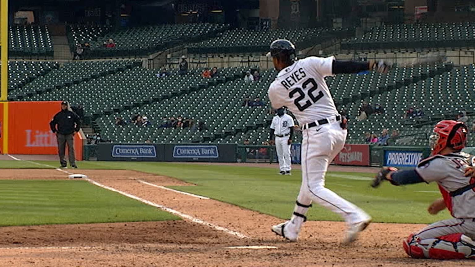 Victor Reyes crushes solo home run to right field | 04/05/2021 | MLB.com