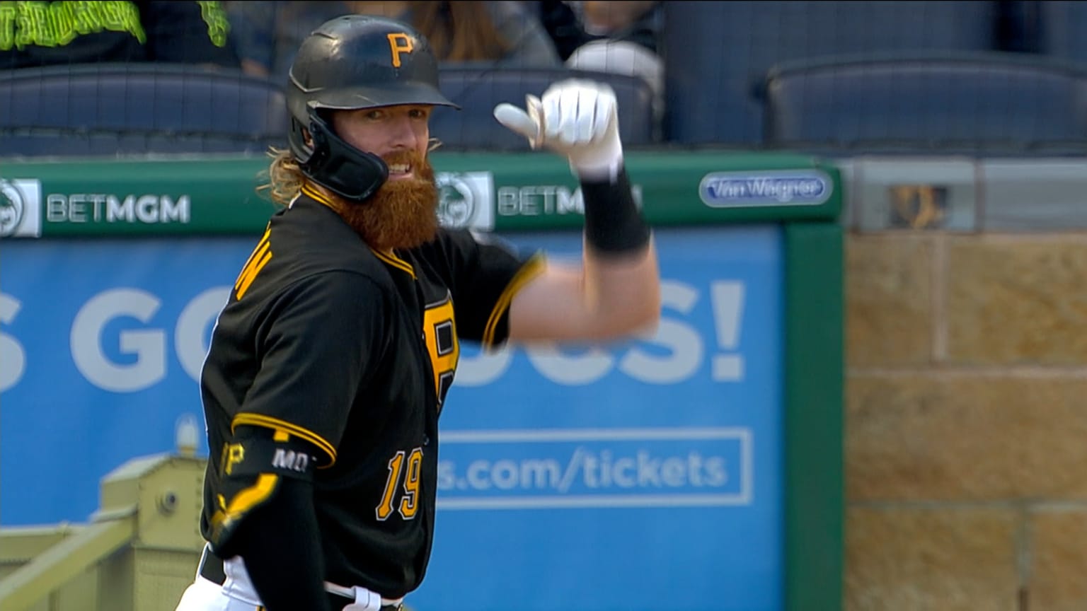 Colin Moran lifts a sacrifice fly to right field | 09/07/2021 ...