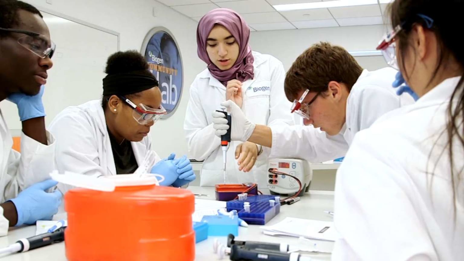 Red Sox Scholars visit Biogen Lab | 07/23/2016 | Boston Red Sox