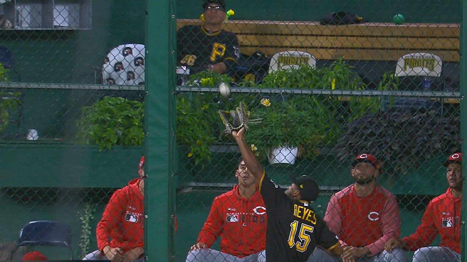 Pablo Reyes' running catch | 09/28/2019 | Philadelphia Phillies