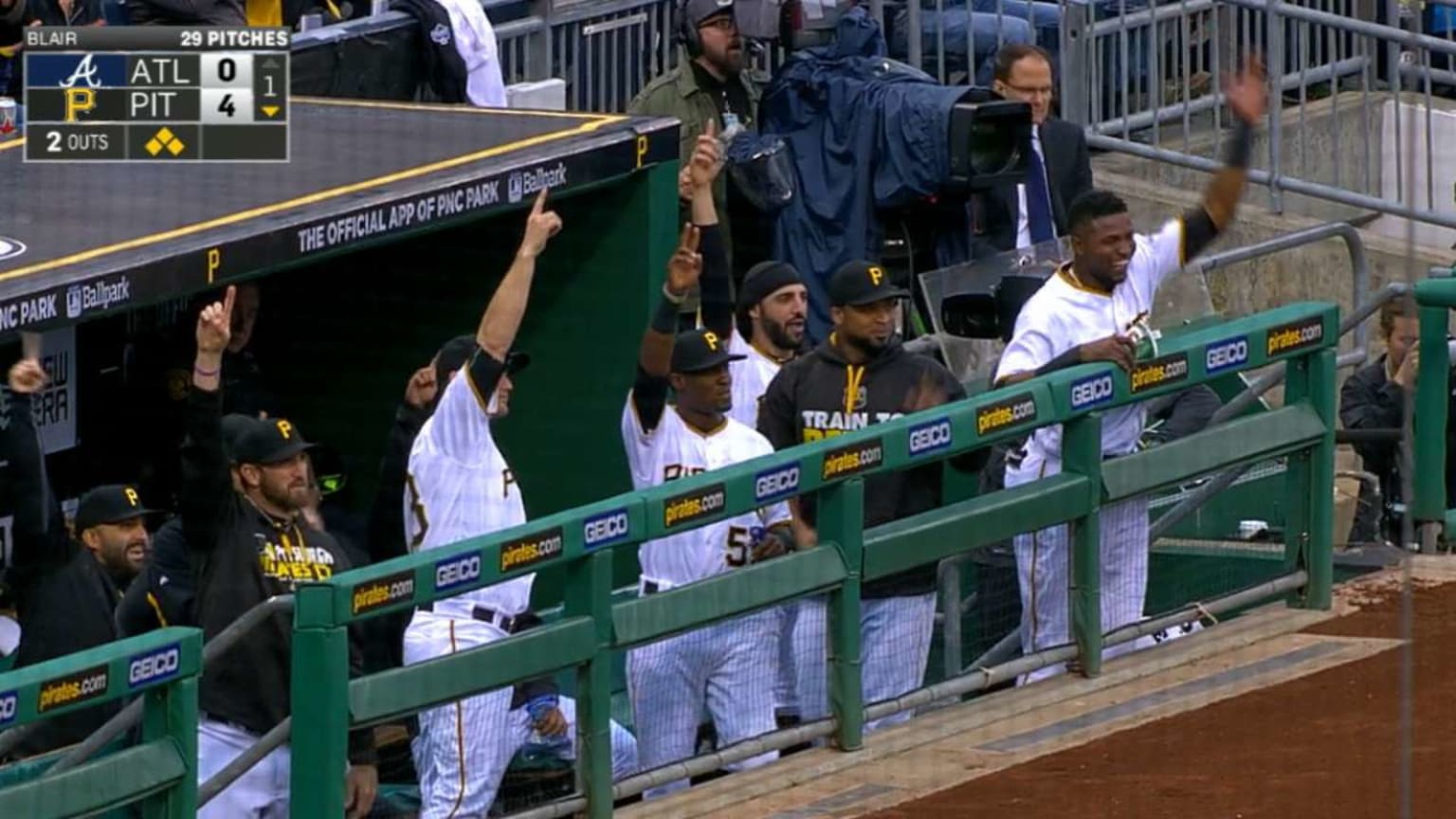 Pirates score seven in the 1st | 05/17/2016 | Pittsburgh Pirates