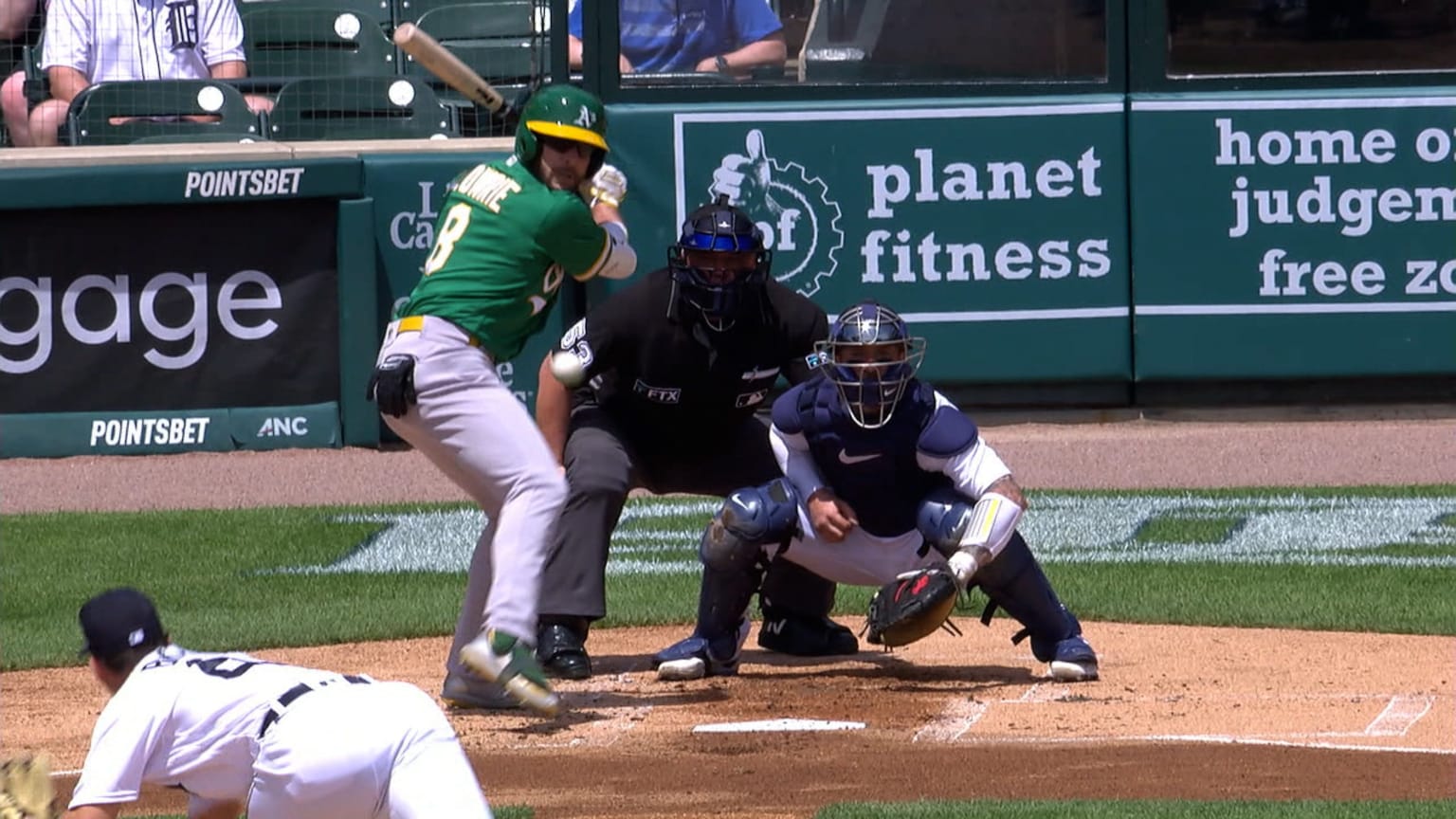 Jed Lowrie knocks an RBI single to score Tony Kemp | 05/12/2022 | Athletics