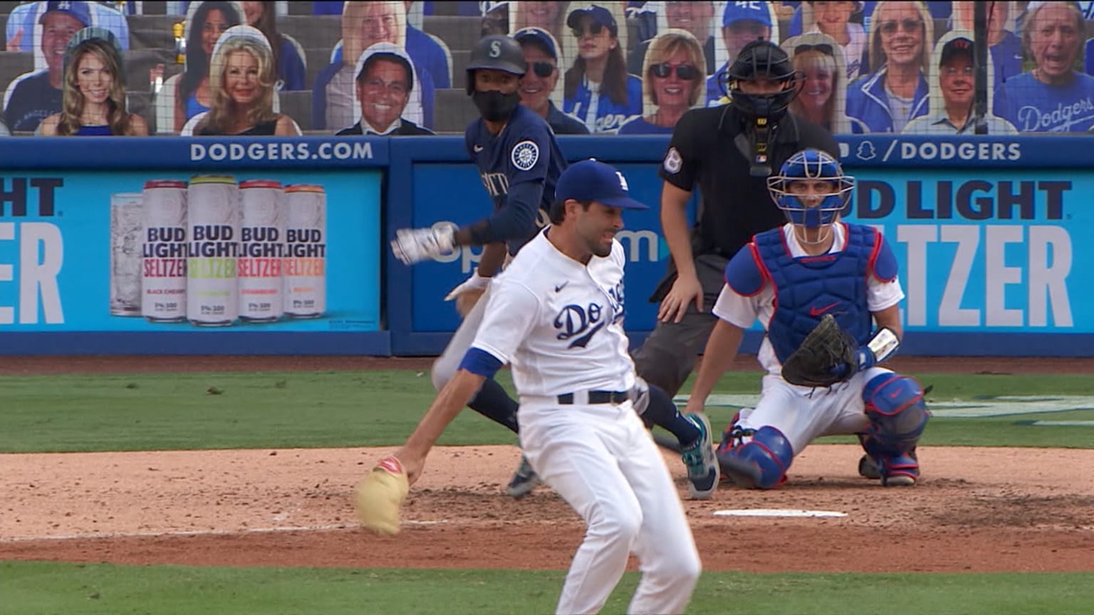 Scott Alexander fields a ball behind his back | 08/18/2020 | MLB.com