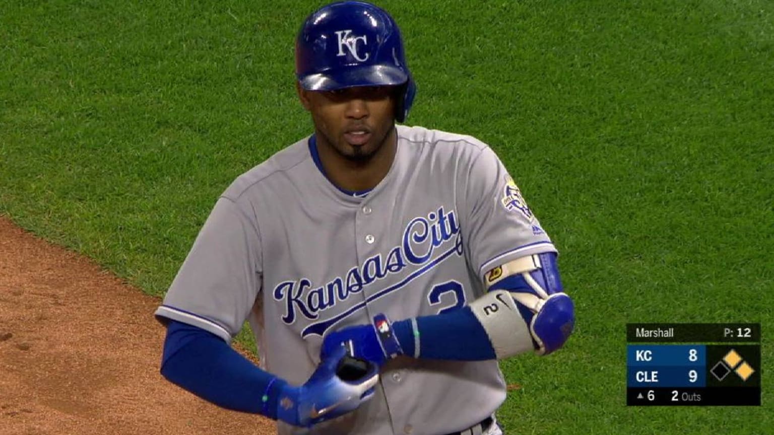 Escobar singles in Duda in 6th | 05/11/2018 | Kansas City Royals