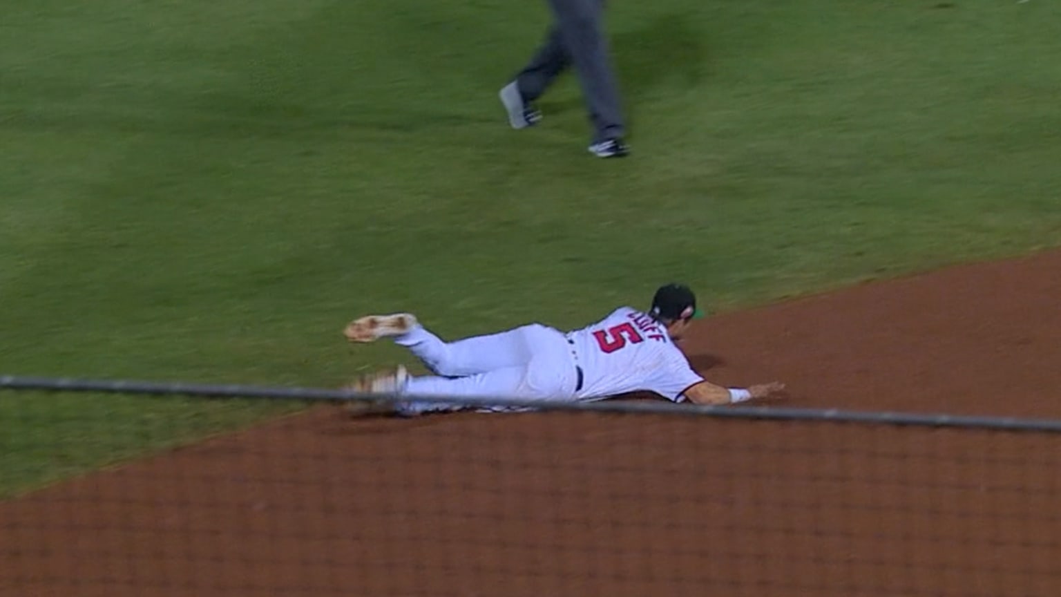 Jackson Cluff makes stellar diving play in the 7th | 11/21/2021 | Los ...