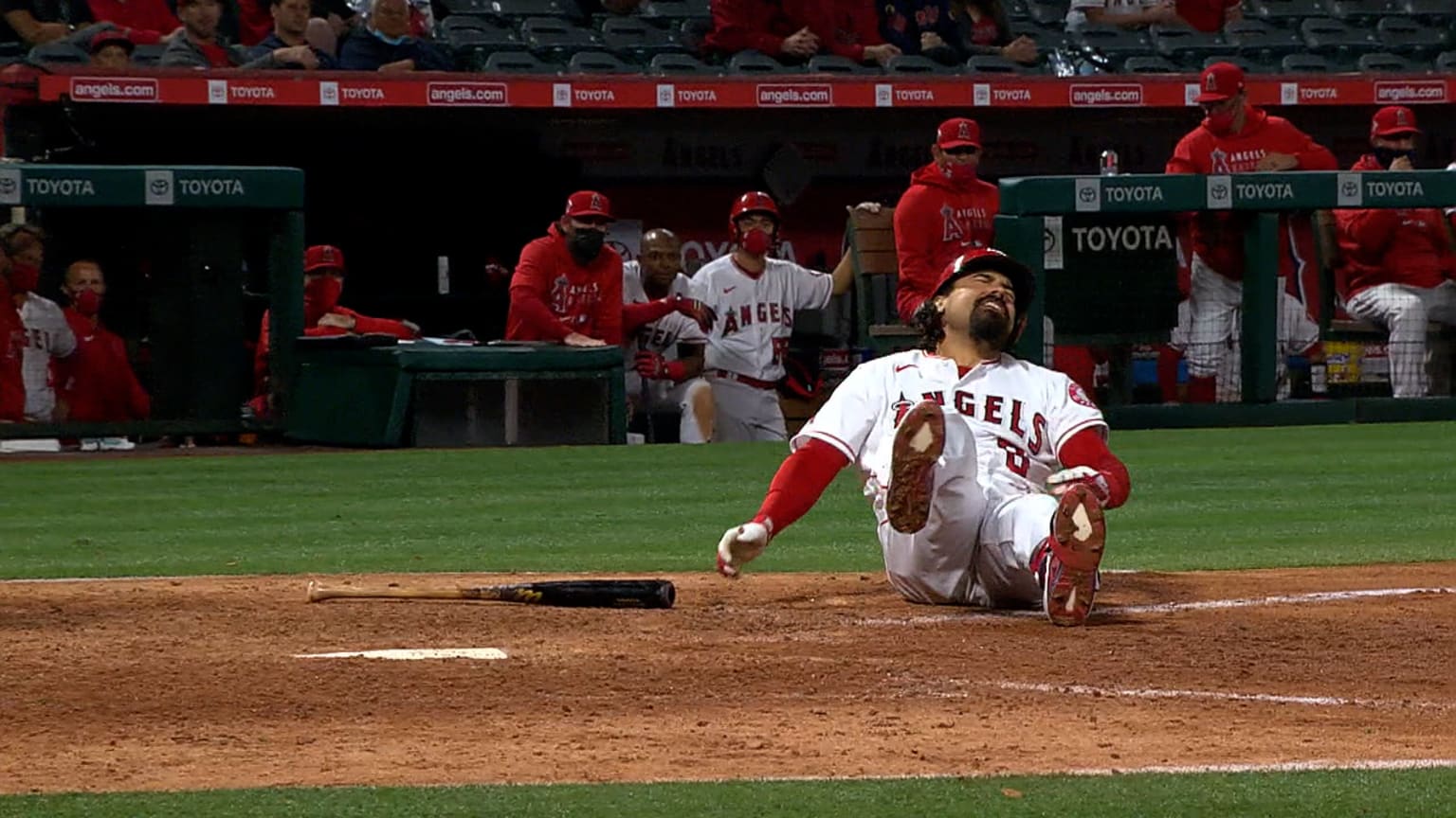 Anthony Rendon exits game after an injury | 05/03/2021 | Los Angeles Angels