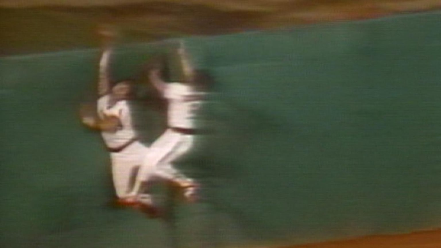 KC@CAL: Lynn collides with Downing, makes catch | 09/21/1982 ...