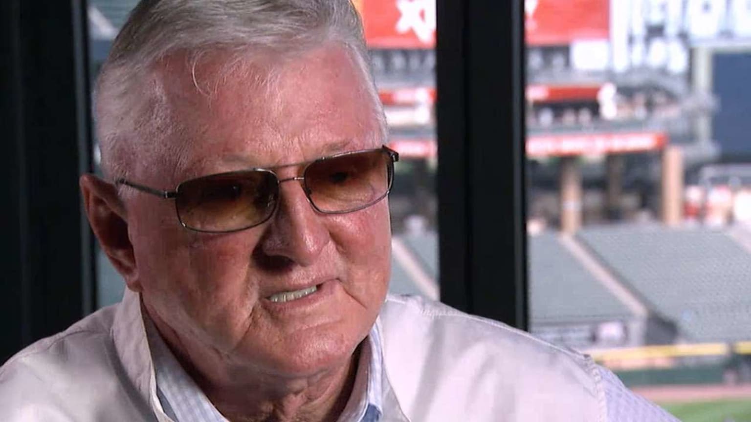 Hawk to visit MLB Central | 05/11/2016 | MLB.com