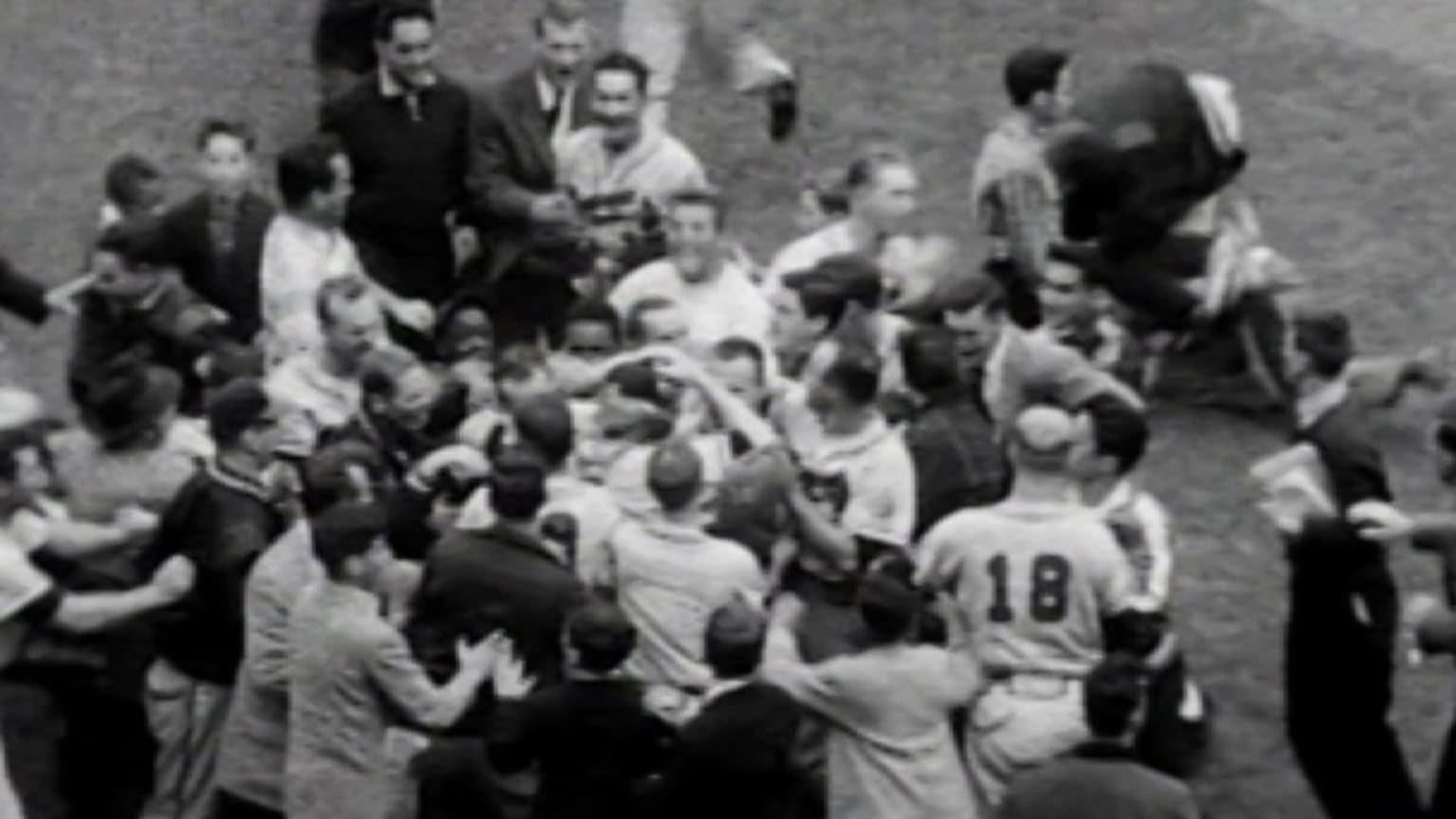 1957 WS Gm7: Braves defeat Yankees to win 1957 WS | 10/10/1957 | Los ...