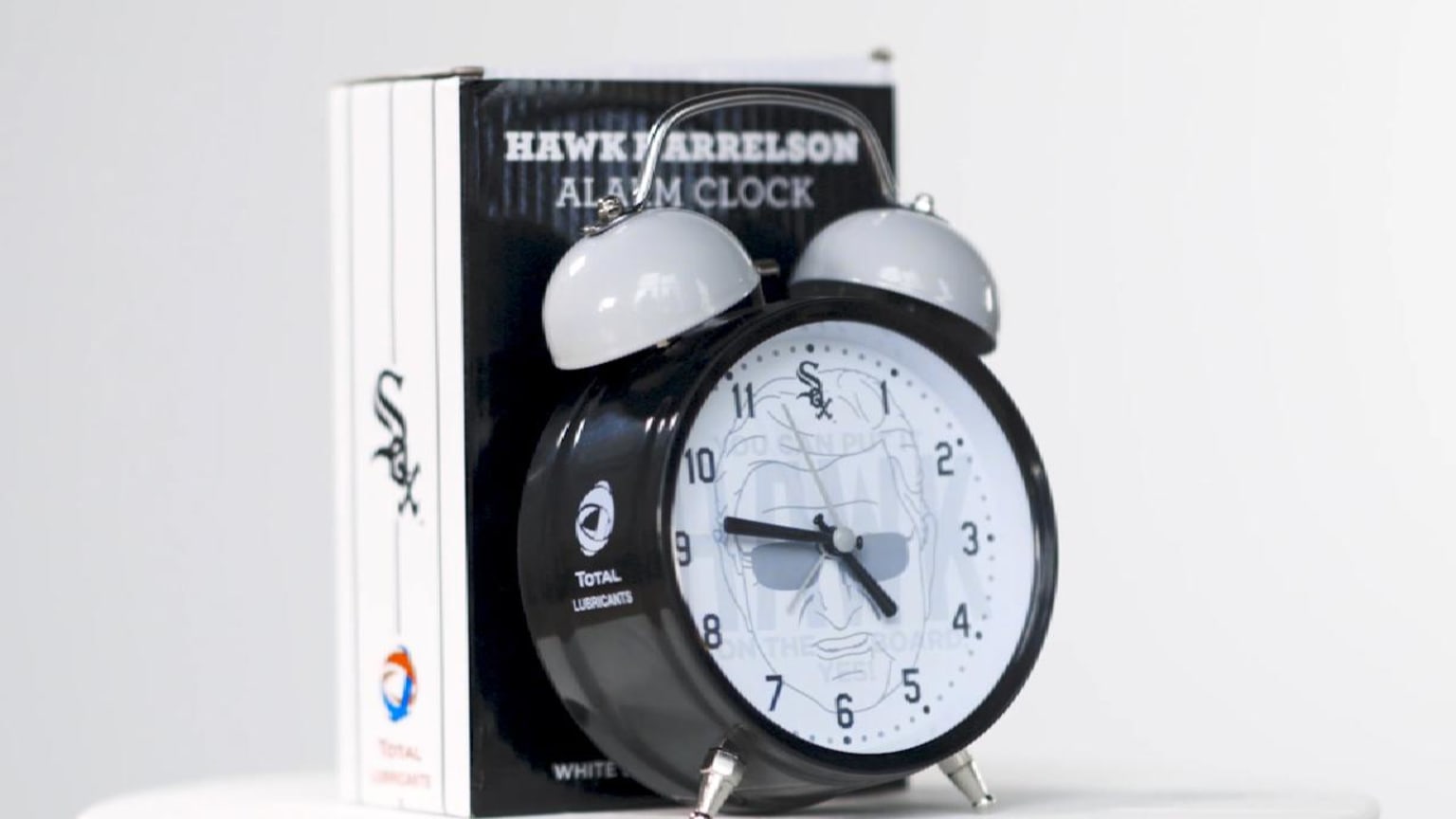 Hawk Harrelson alarm clock giveaway | 05/03/2017 | Chicago White Sox
