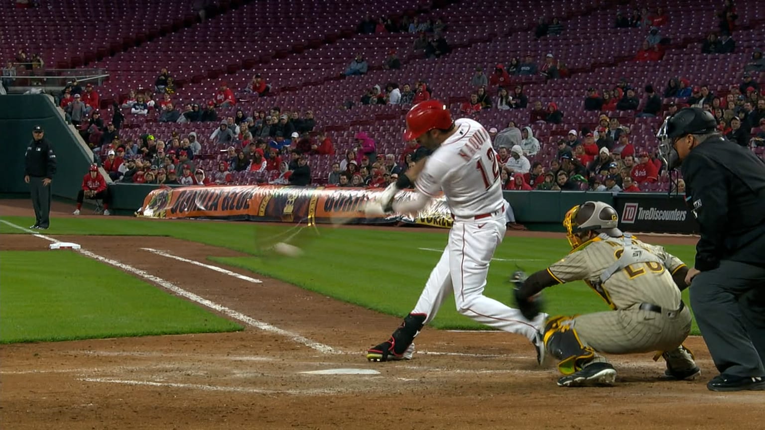 Tyler Naquin's RBI double | 04/26/2022 | Cincinnati Reds