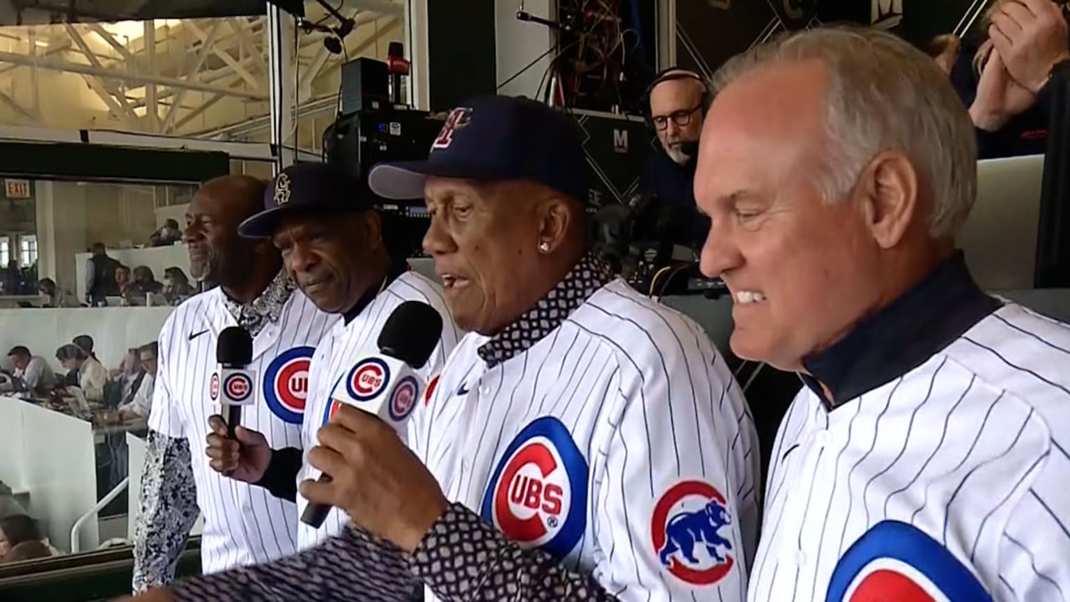 Cubs Hall of Famers lead the 7th inning stretch | 04/07/2022 | MLB.com