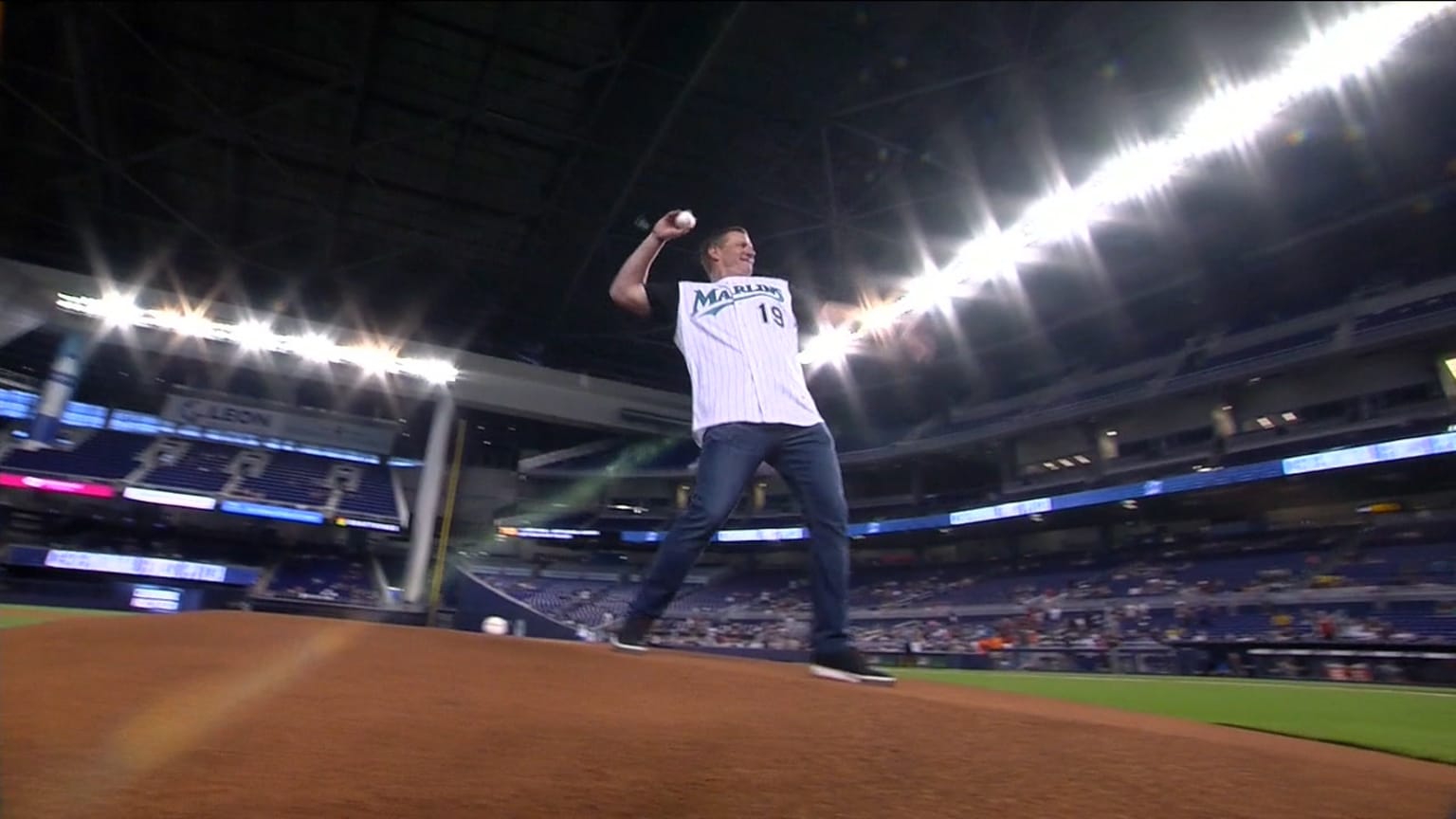 ARI@MIA: Jeff Conine throws ceremonial first pitch | 07/26/2019 | Miami ...