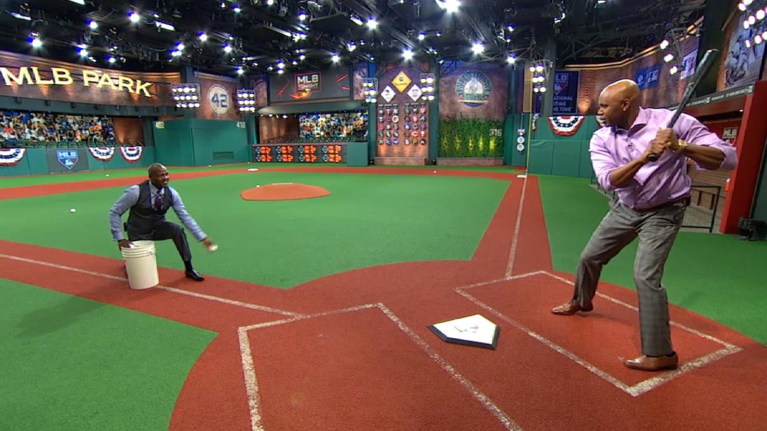 Floyd, Wilson face off in Studio 42 home run derby | 05/19/2017 | MLB.com