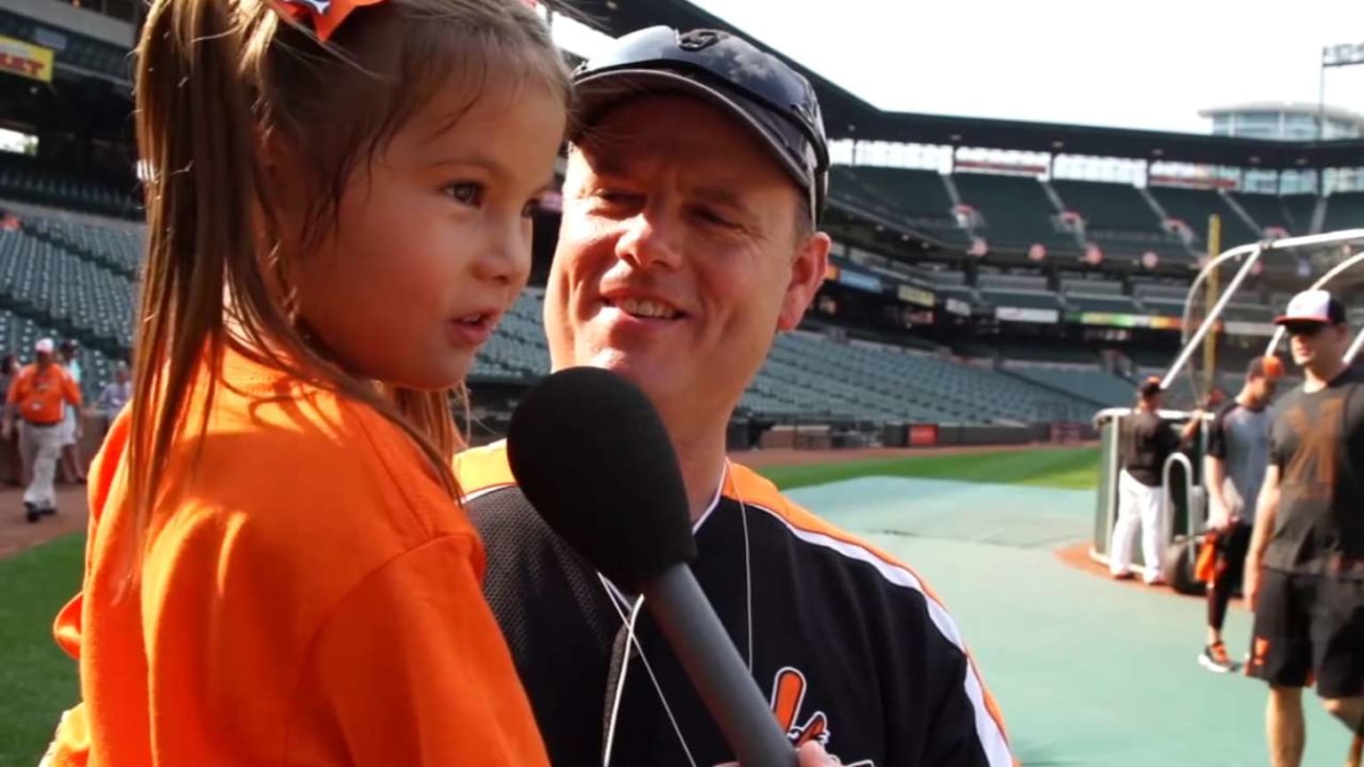 OAK@BAL: Greg Dawson, daughter Hailey on first pitch | 08/17/2015 ...
