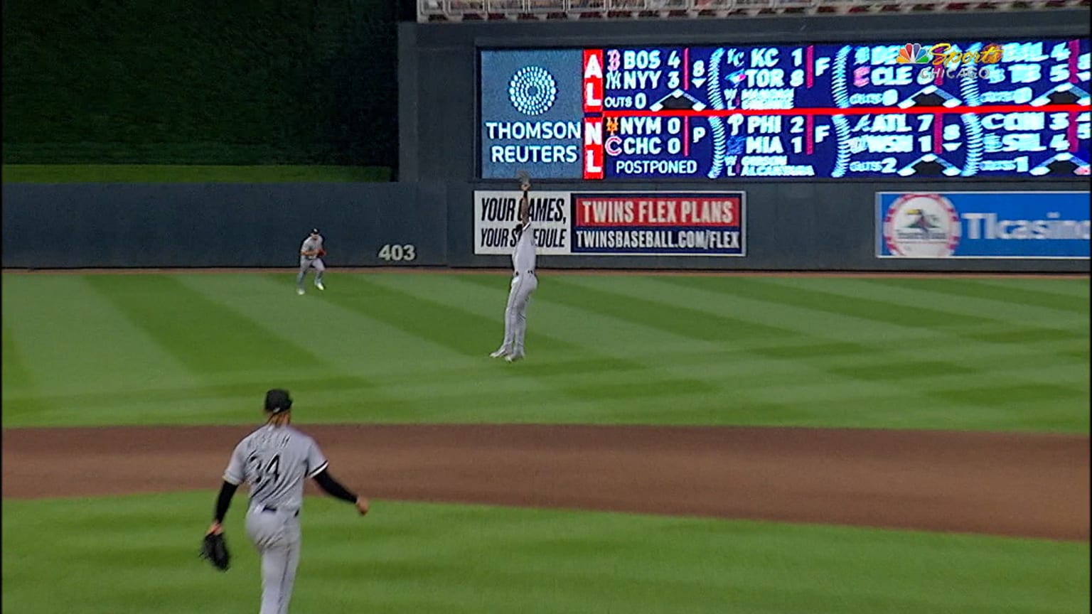 Tim Anderson times jump perfectly for leaping catch | 07/15/2022 | MLB.com