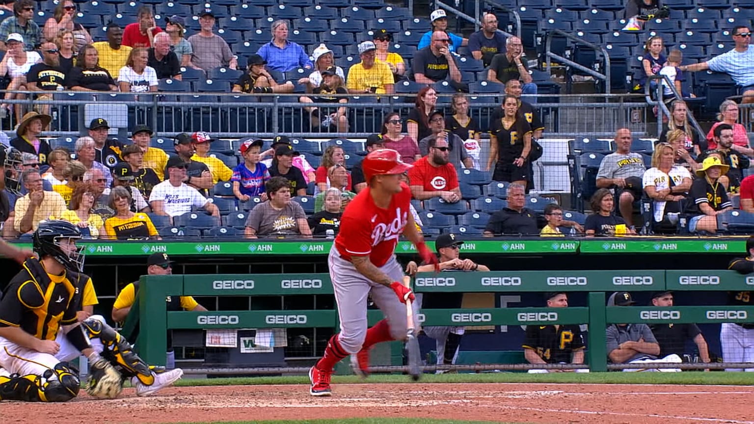 Nick Senzel lines an RBI base hit into center field | 08/21/2022 ...