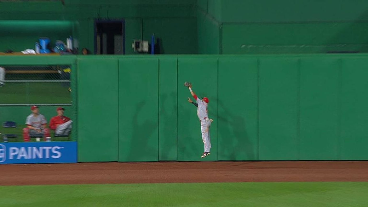 Hamilton's catch at the wall | 04/10/2017 | Cincinnati Reds