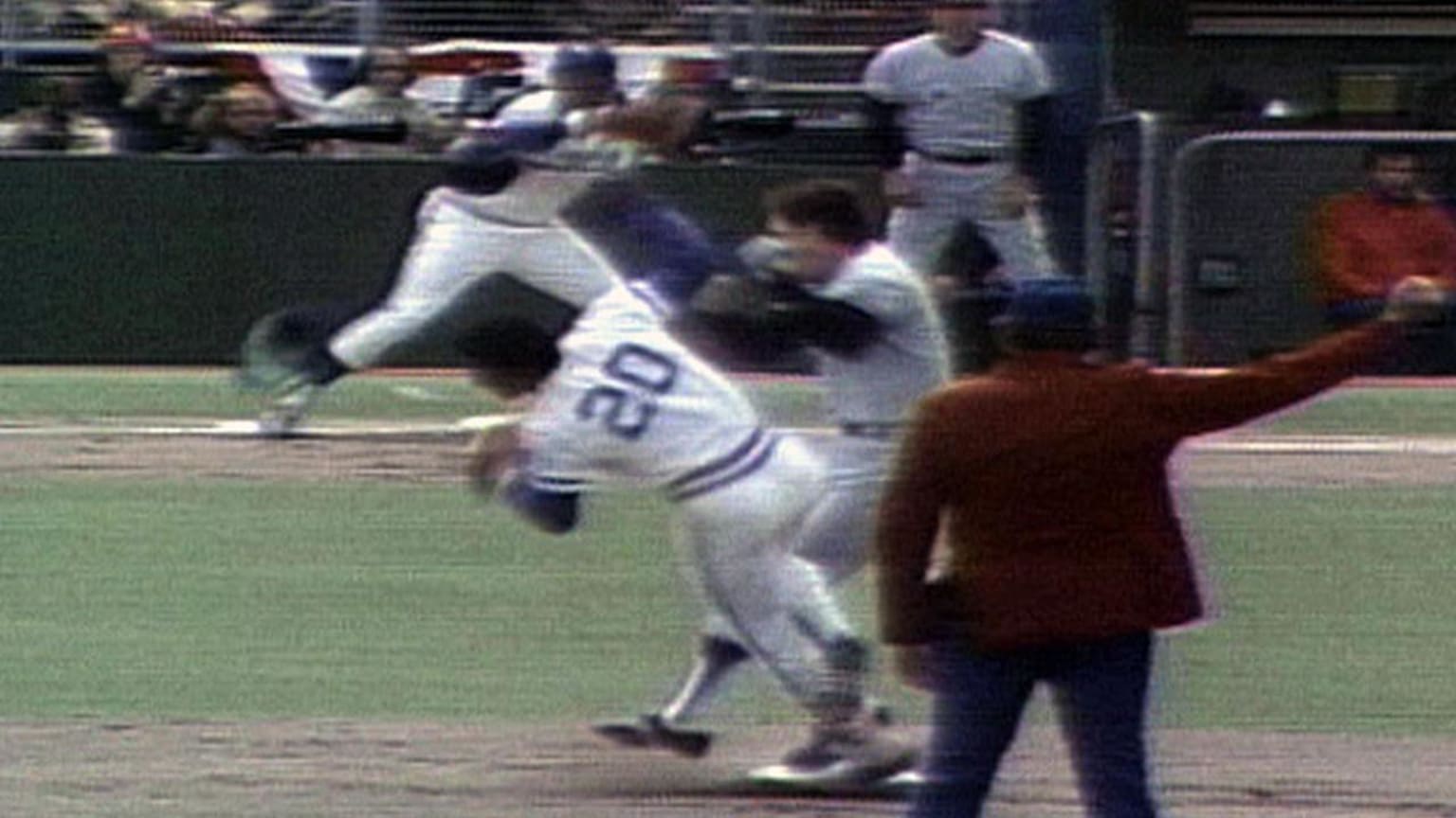1977 ALCS Gm4: Nettles breaks up double play | 10/08/1977 | MLB.com