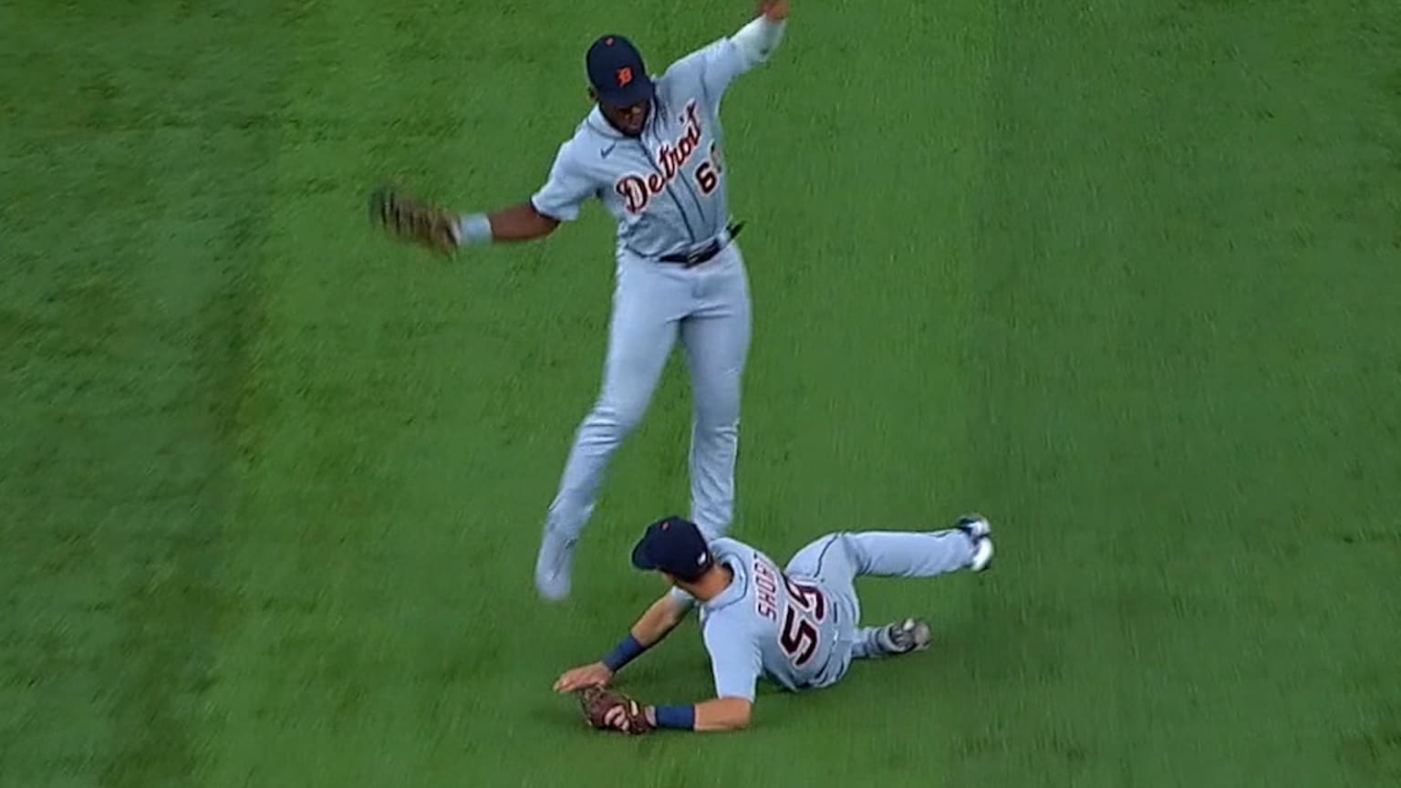 Zack Short makes over the shoulder catch in the 6th | 07/07/2021 | MLB.com