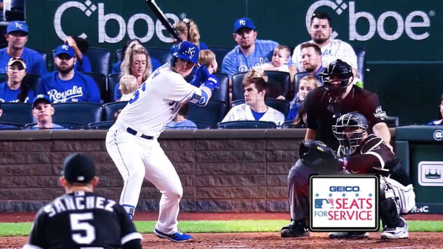 Williams honored by GEICO Seats for Service | 09/12/2018 | MLB.com