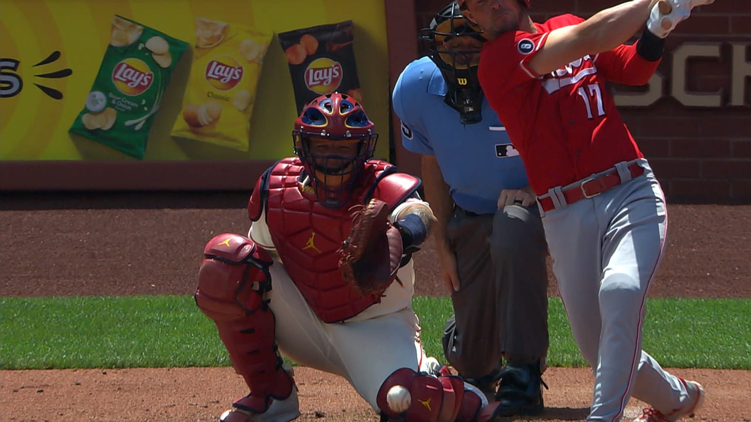 Yadier Molina exits the game following a hit-by-pitch | 06/05/2021 | St ...