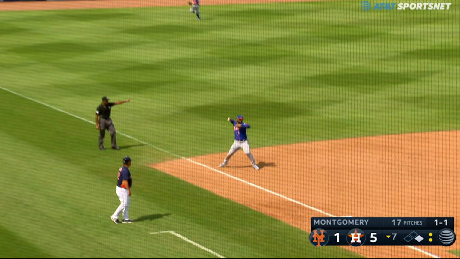 Jonathan Villar slides to make a nice stop | 03/22/2021 | New York Mets