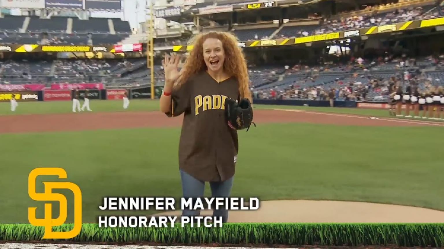 8/18/17: Honorary Pitch: Jennifer Mayfield | 08/18/2017 | MLB.com