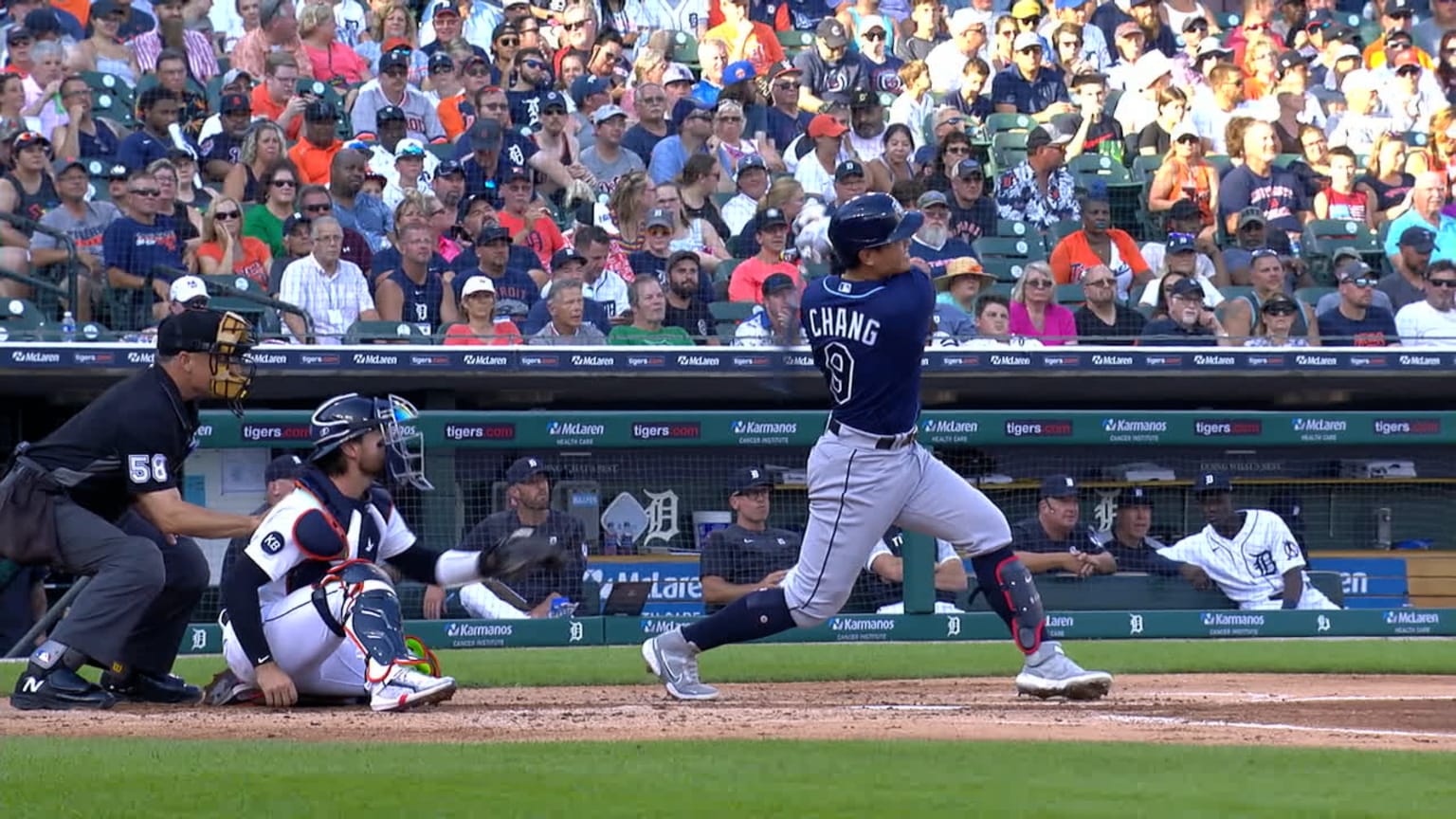 Yu Chang crushes a solo home run to left field | 08/06/2022 | Tampa Bay ...