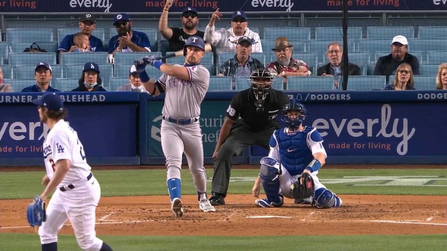 Nate Lowe drives in Gallo with a long single | 06/12/2021 | Texas Rangers