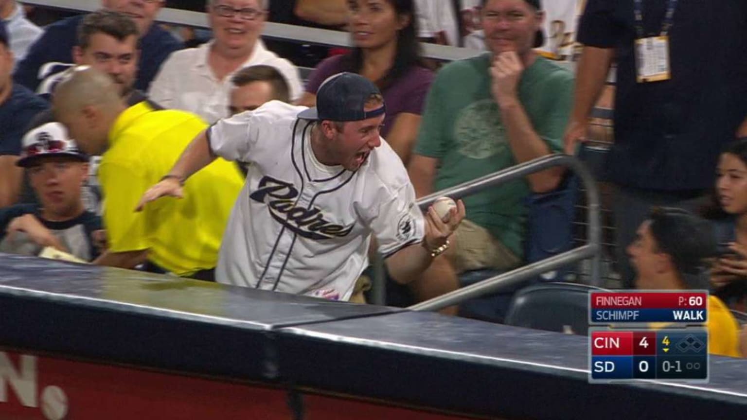 Fan's extra effort for foul ball | 07/29/2016 | MLB.com