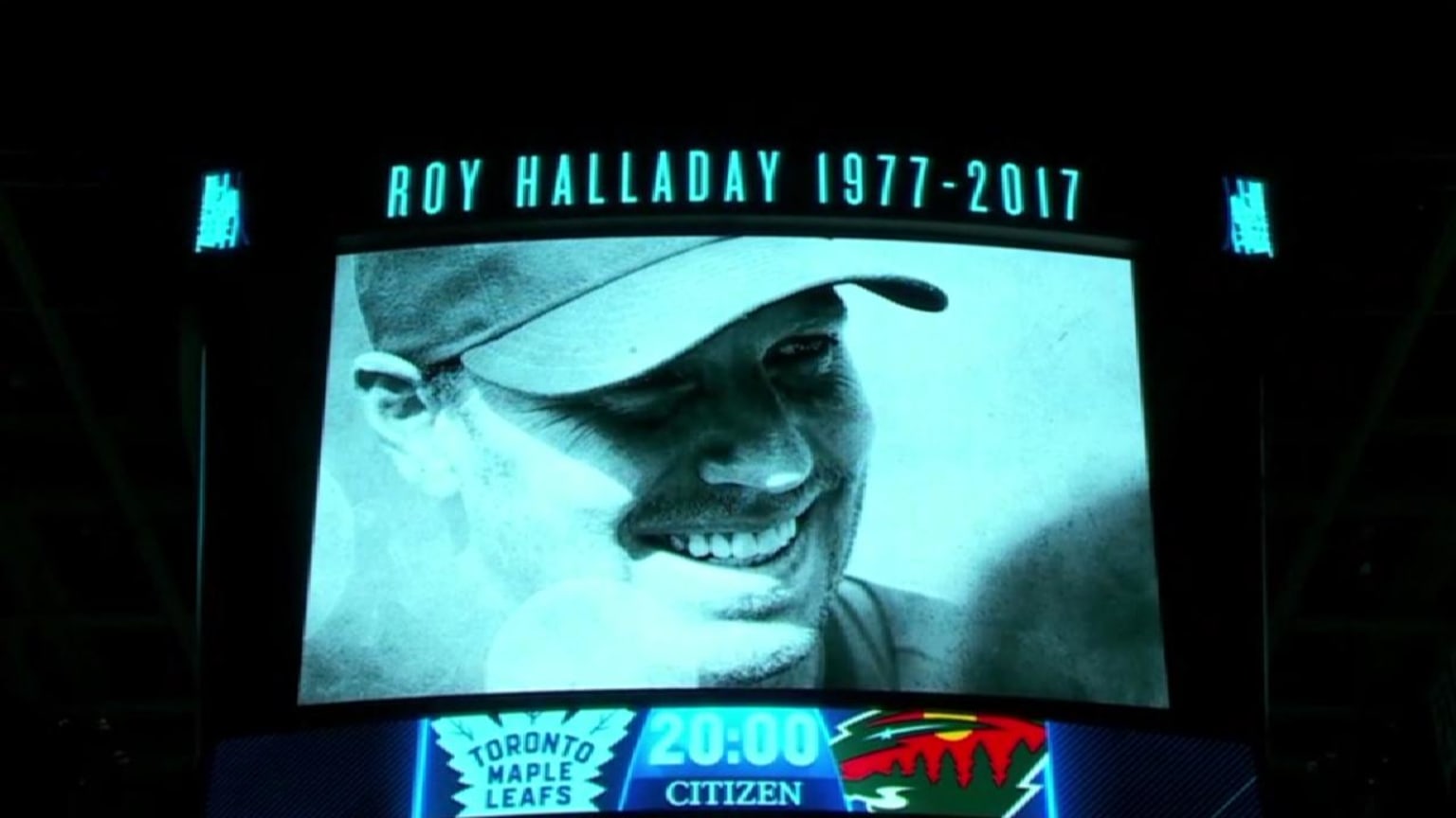 Toronto Maple Leafs pay tribute to Roy Halladay | 11/09/2017 | MLB.com