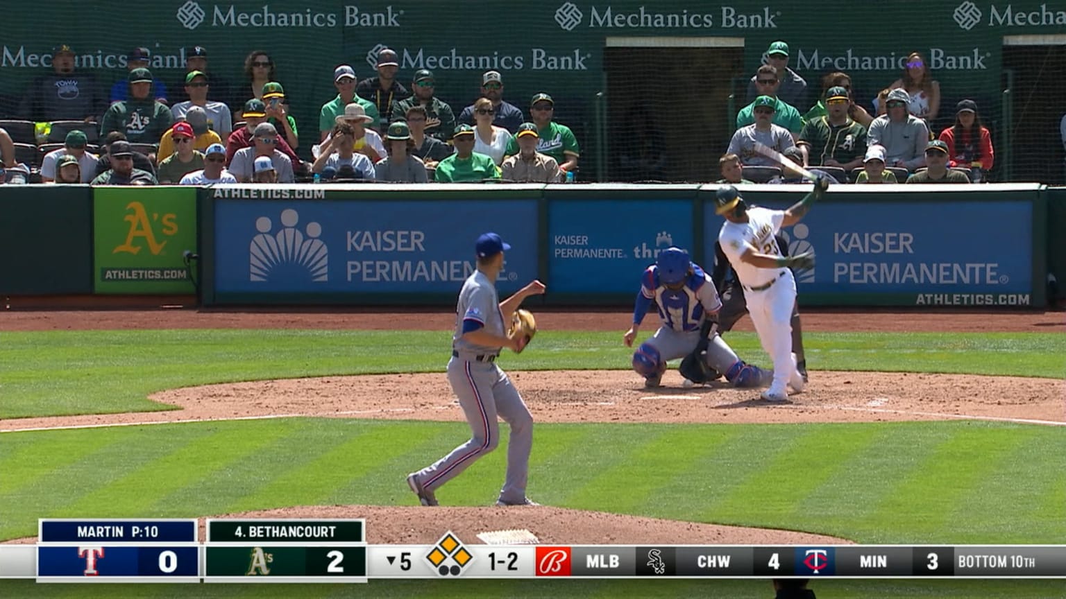 Brett Martin escapes jam | 04/24/2022 | Texas Rangers