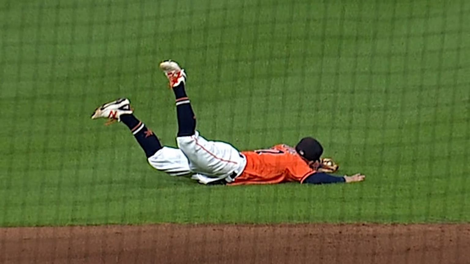 Jose Altuve makes a diving catch in the 6th inning | 09/10/2021 | MLB.com