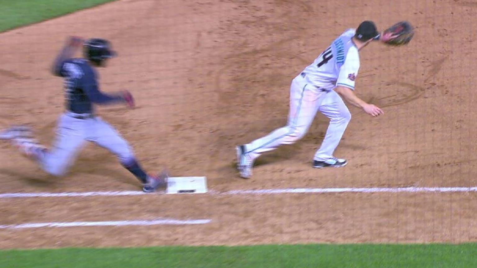 ATL@ARI: Markakis safe at first after umpires discuss | 09/07/2018 ...